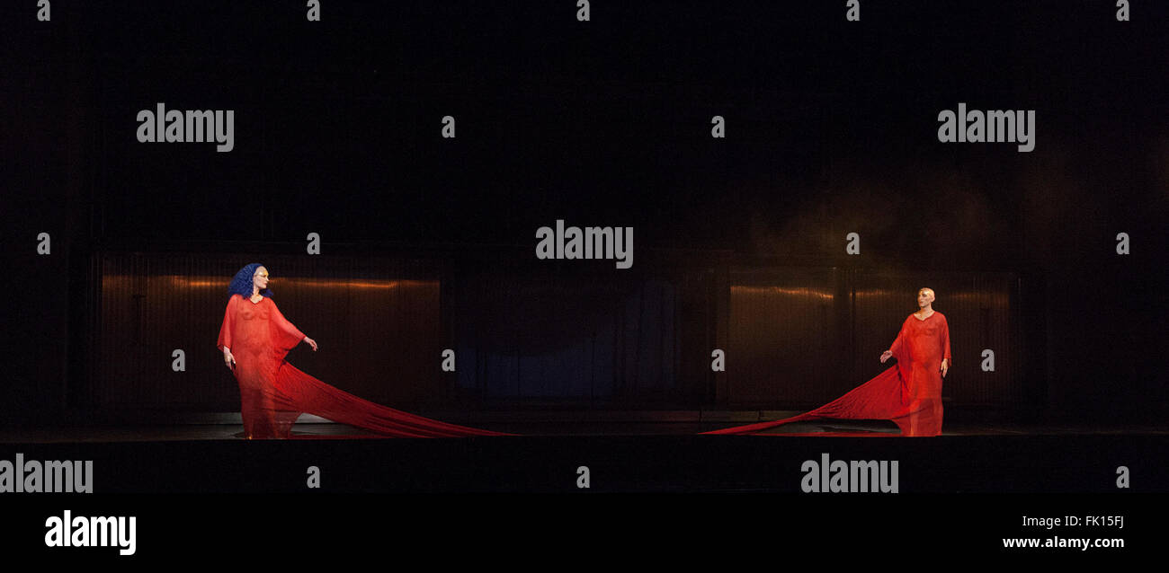 Anthony roth costanzo hi-res stock photography and images - Alamy