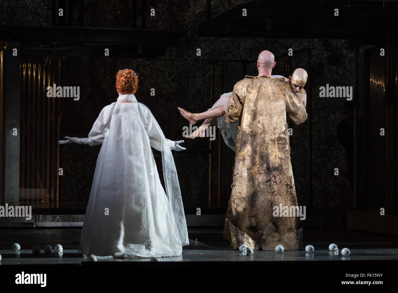 Anthony roth costanzo hi-res stock photography and images - Alamy