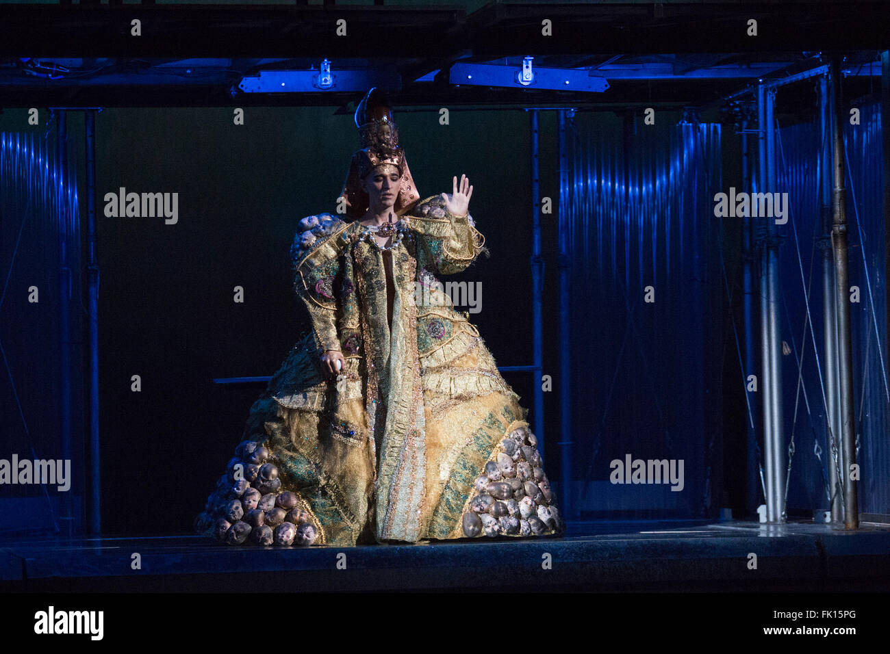 Anthony roth costanzo hi-res stock photography and images - Alamy