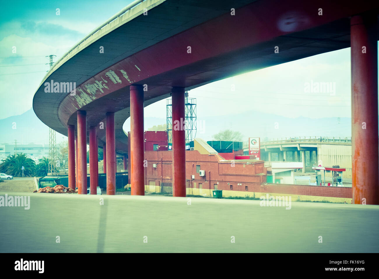 Red bridge barcelona hi-res stock photography and images - Alamy