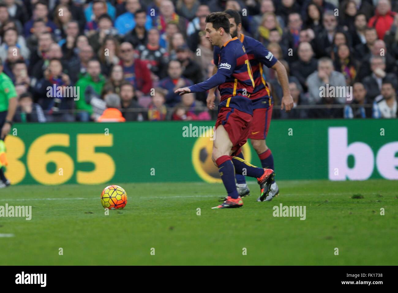 Lionel Messi in action during the La Liga match FC Barcelona - Atlético ...
