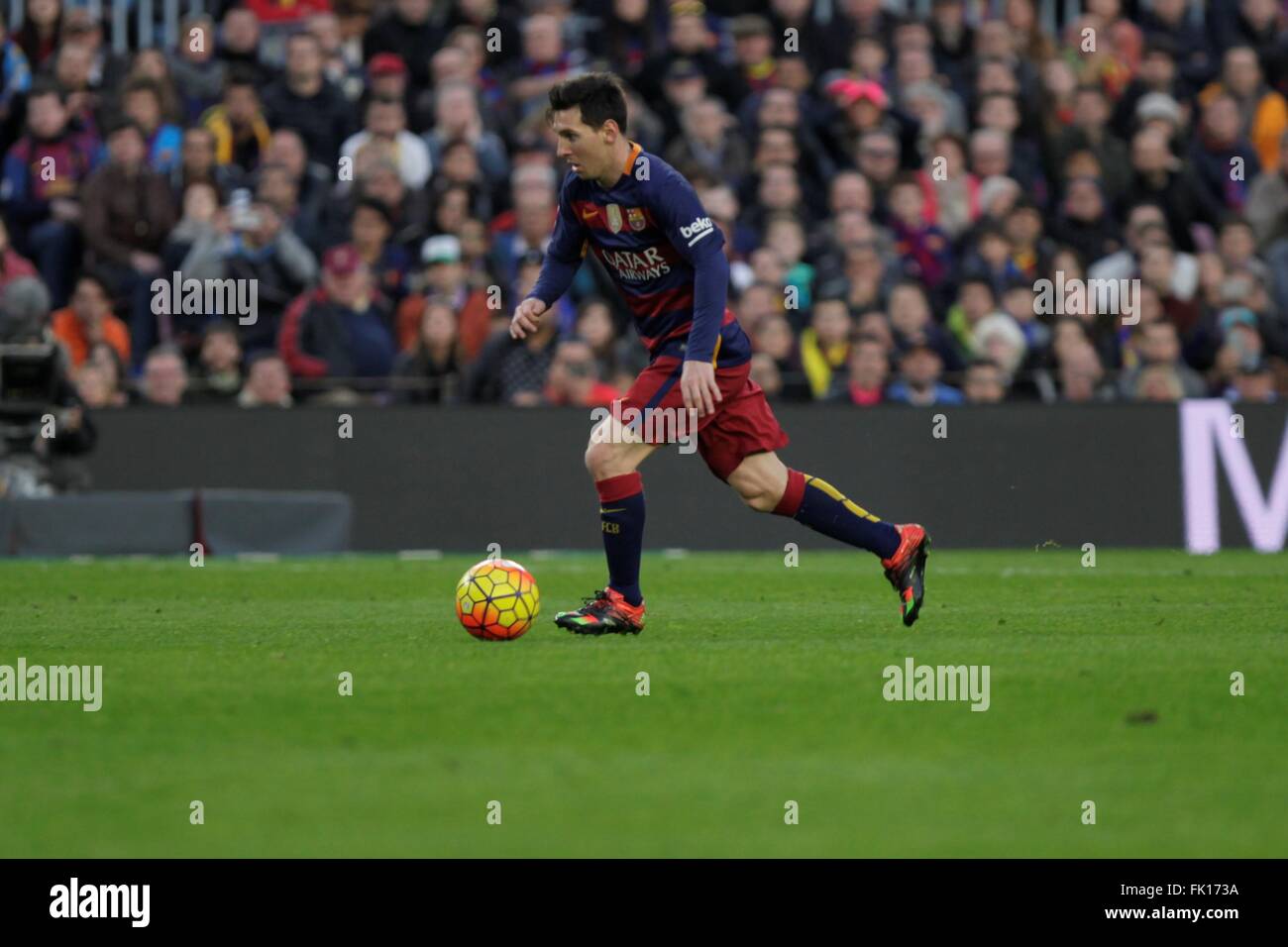 Lionel Messi in action during the La Liga match FC Barcelona - Atlético ...