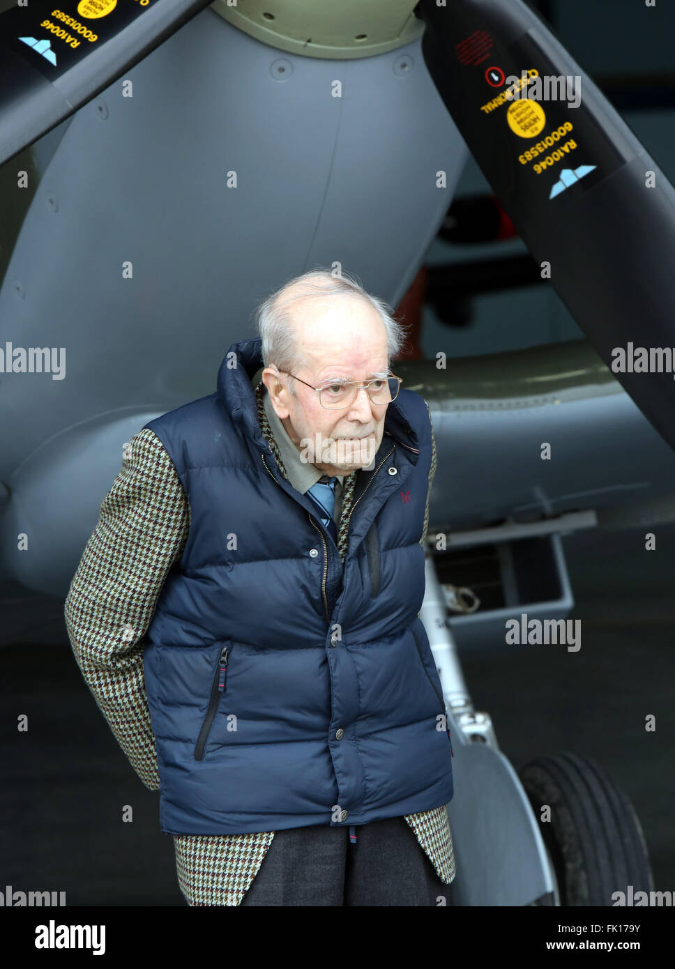 80th anniversary of first spitfire flight hi-res stock photography and ...