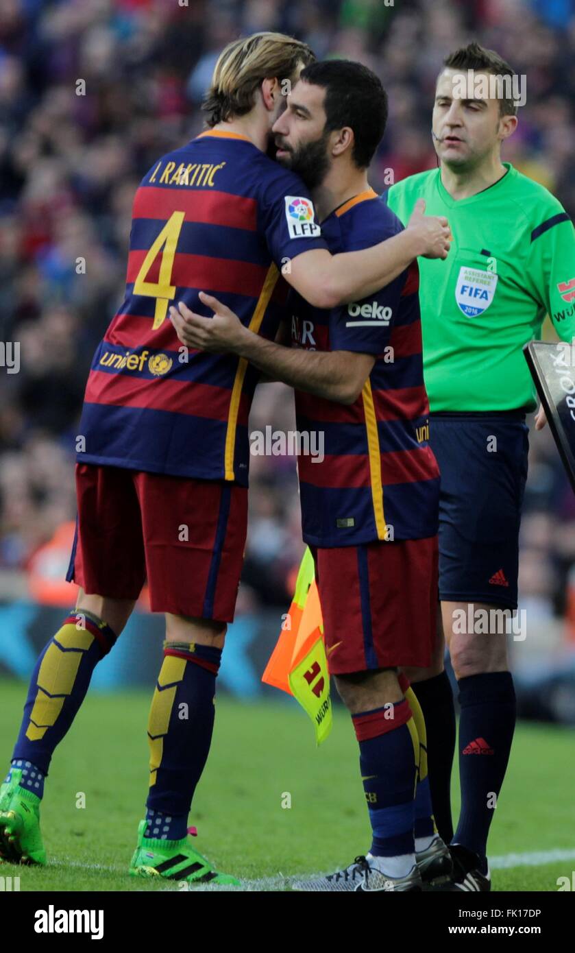 Arda Turan in action during the La Liga match FC Barcelona - Atlético ...