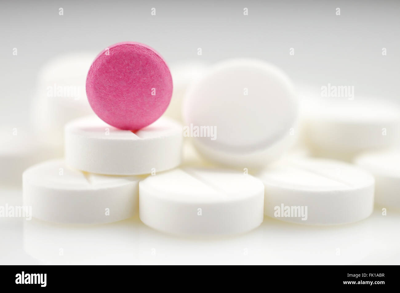 Medicine pink pill Stock Photo - Alamy