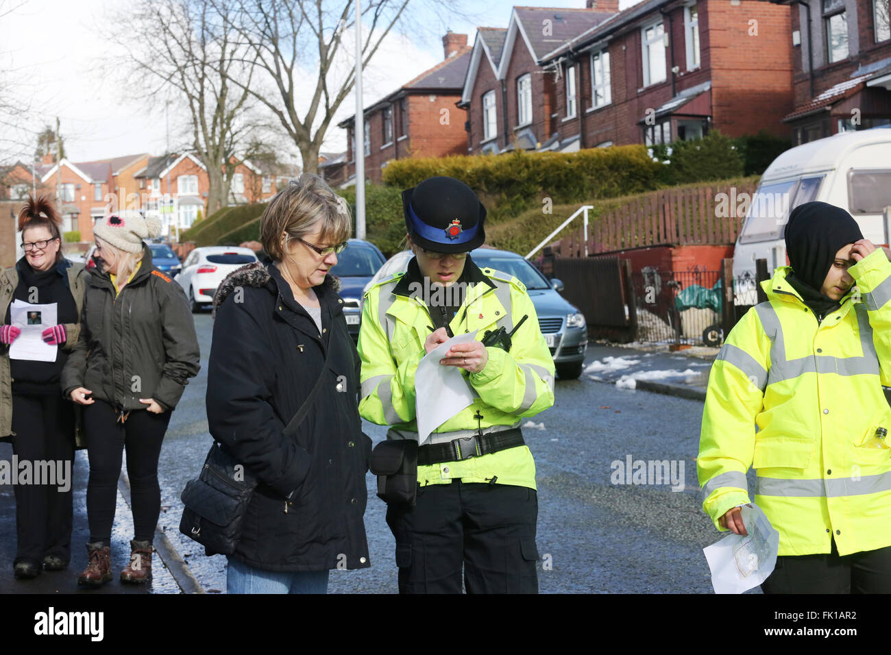 Police officer taking notes hi-res stock photography and images - Alamy
