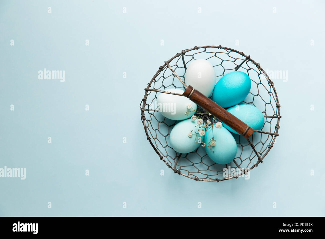 Turquoise easter egg hi-res stock photography and images - Alamy