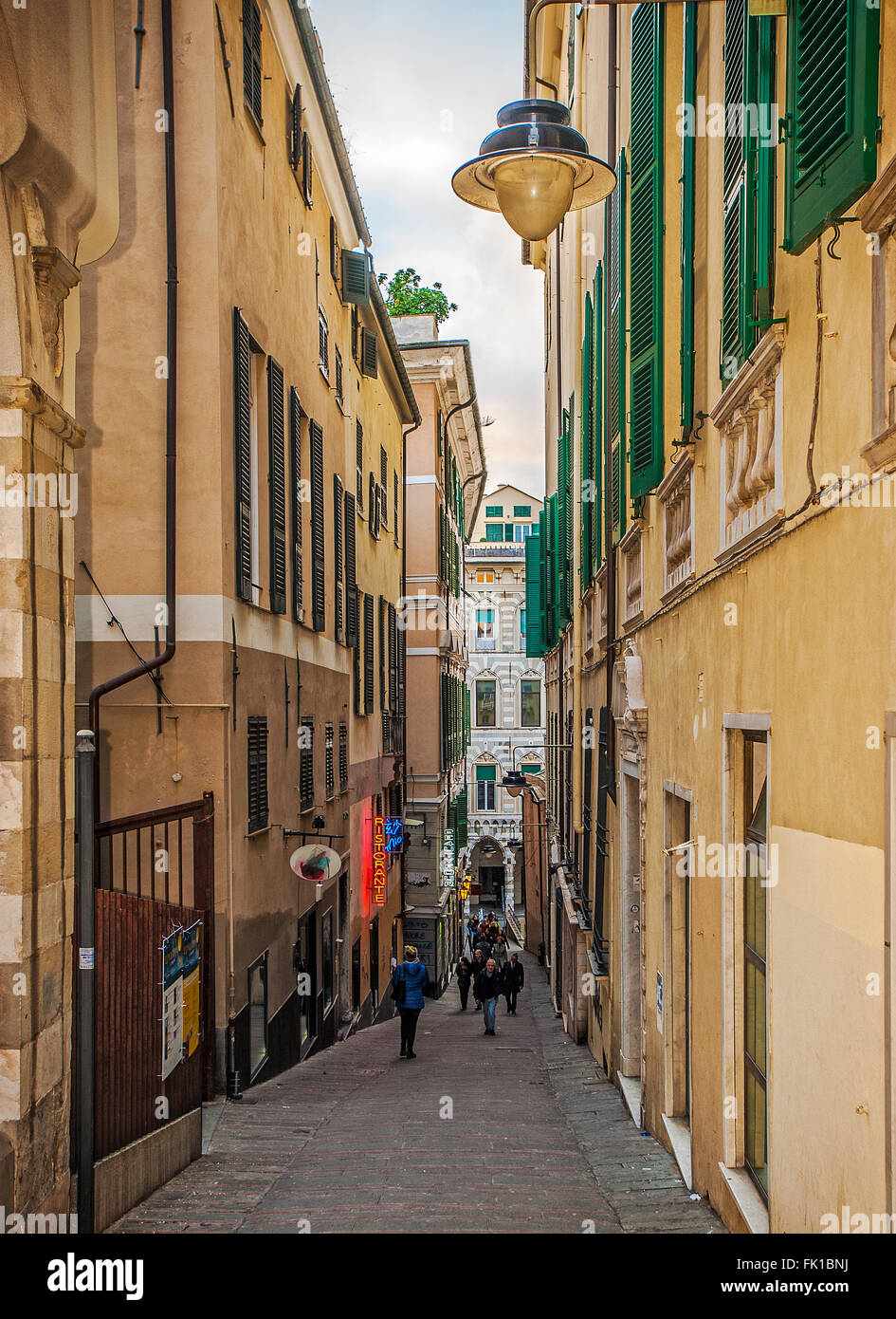 Genova vicoli hi-res stock photography and images - Alamy