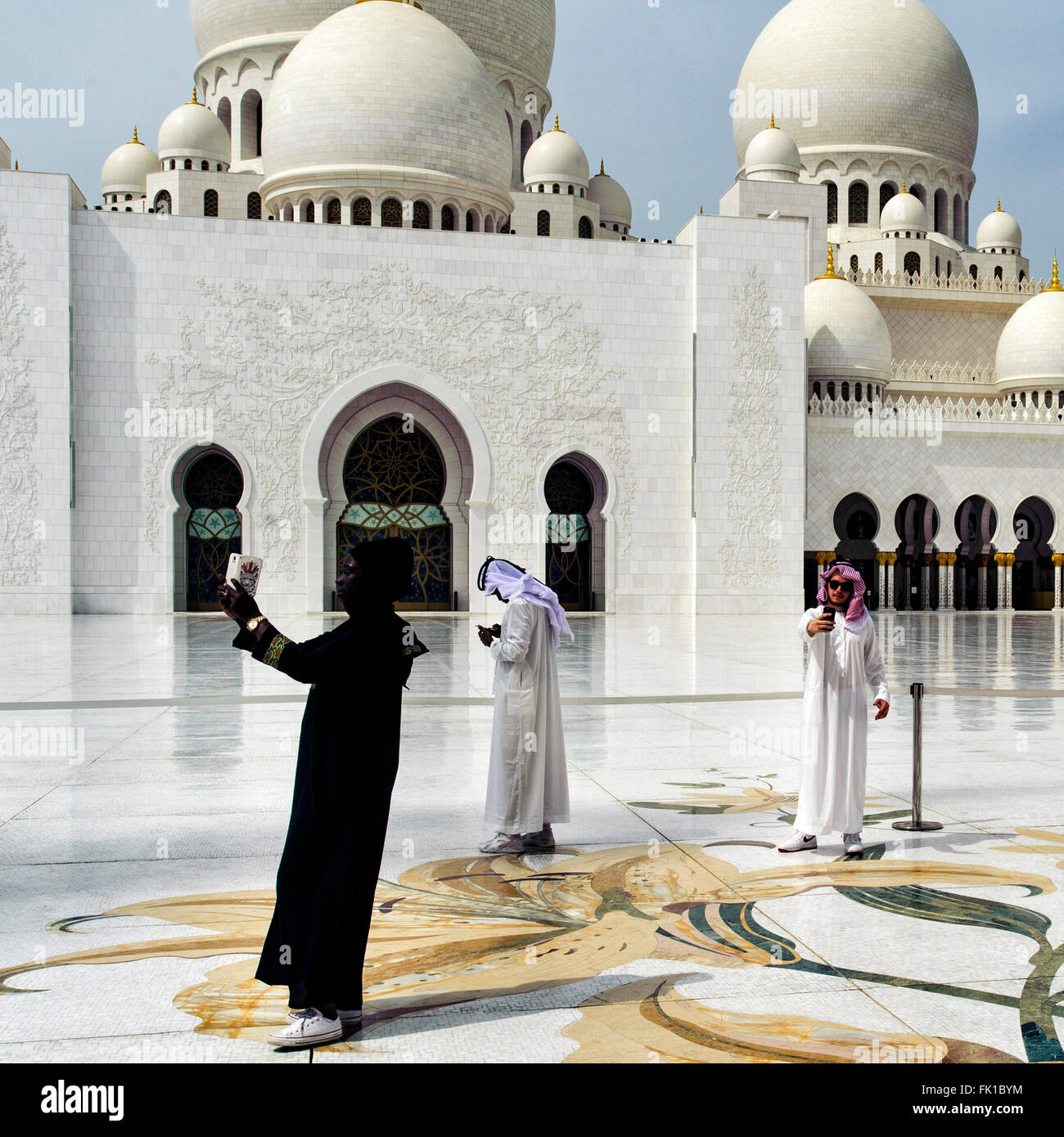 Sheikh Zayed Grand Mosque Tourists taking picture and checking mobile ...