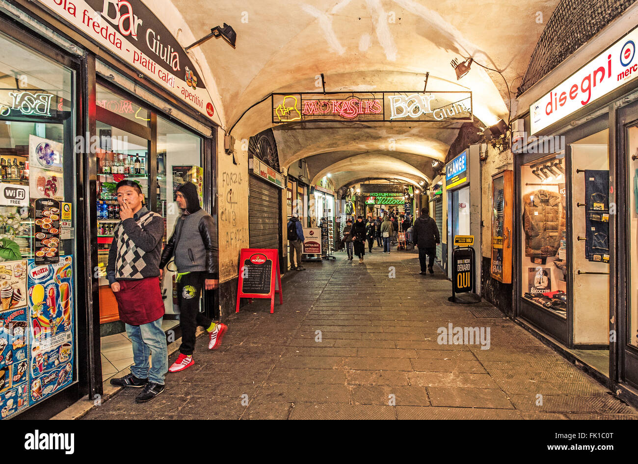 Genova vicoli hi-res stock photography and images - Alamy