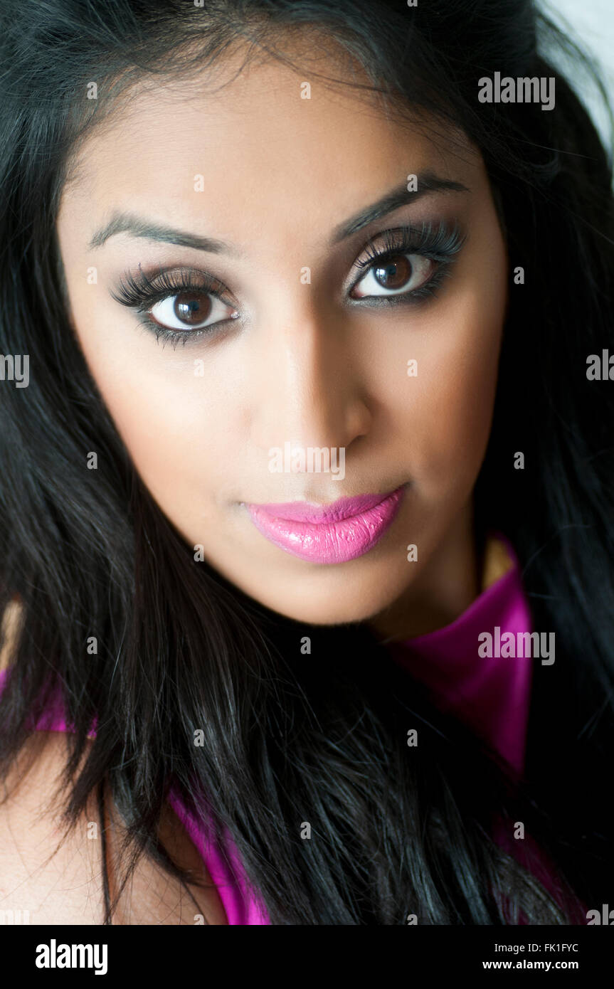 Beautiful Indian woman smiling Stock Photo - Alamy