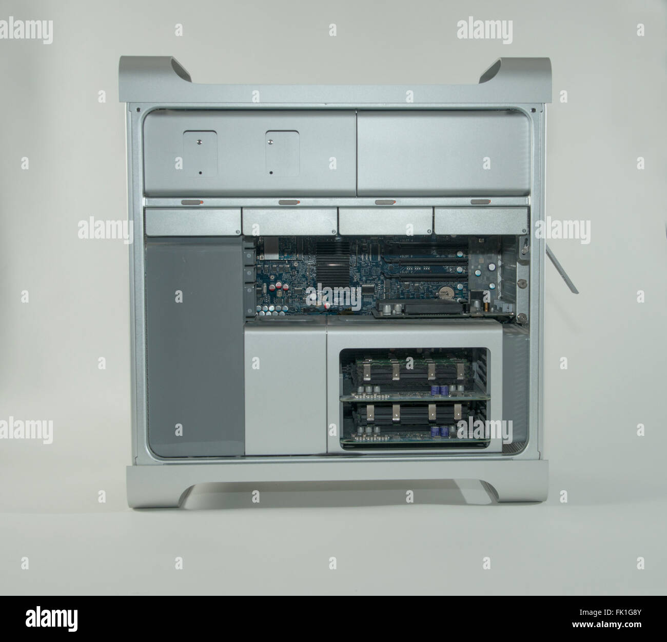 Desk top tower computer, 2007 Mac Pro Stock Photo - Alamy