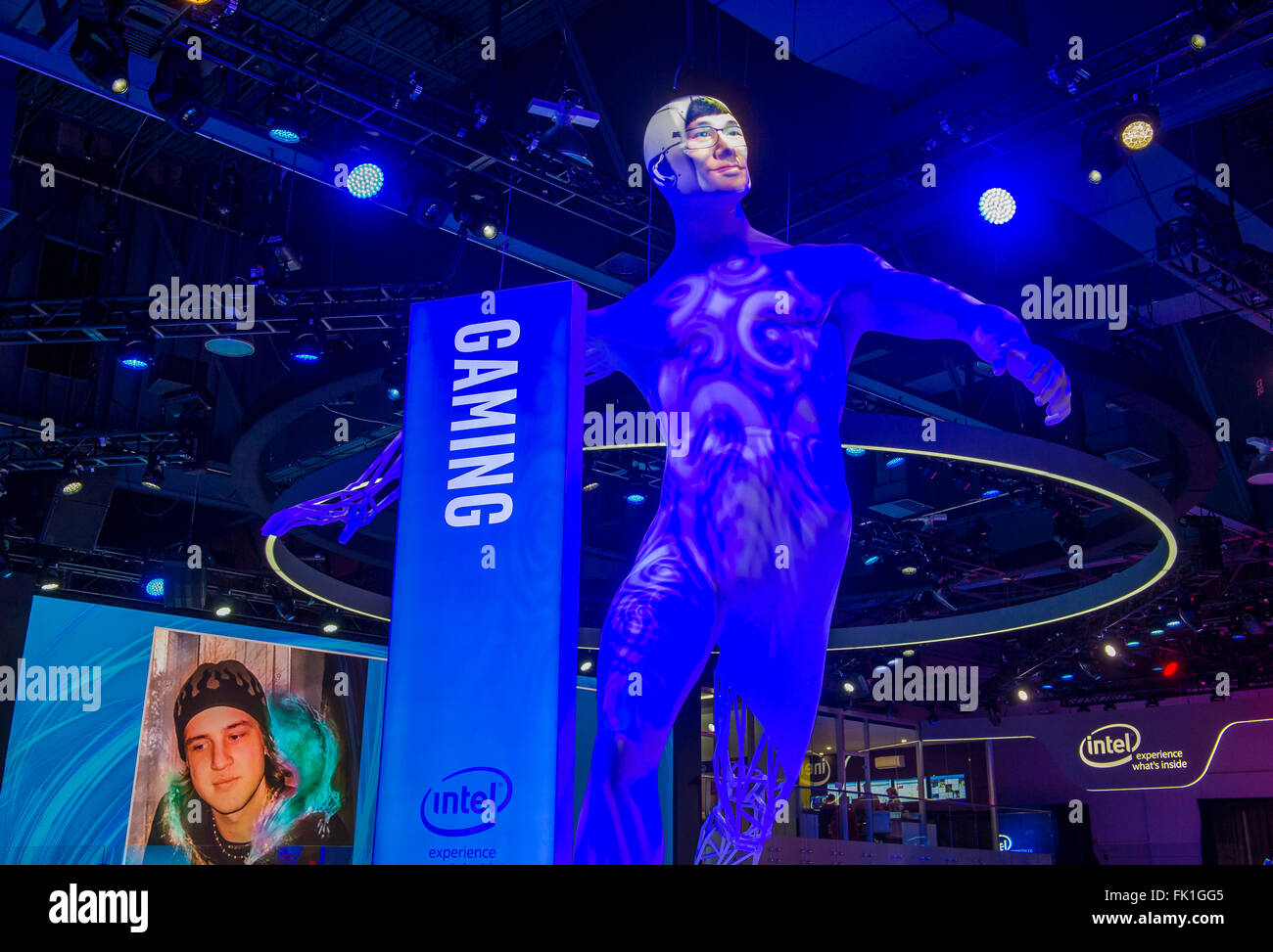 Intel booth hi-res stock photography and images - Alamy