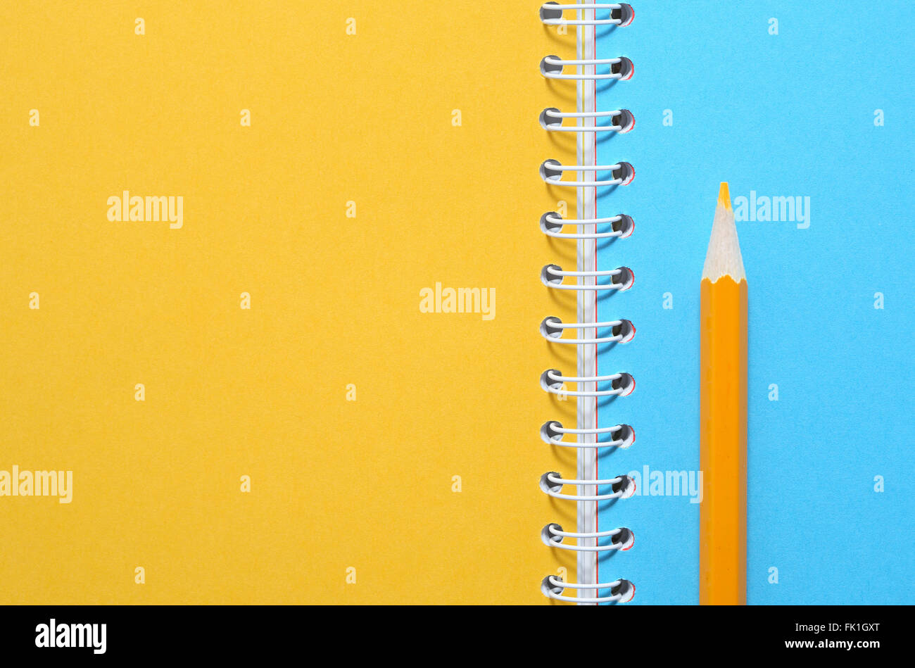 One yellow pencil on open notebook with blank pages Stock Photo - Alamy
