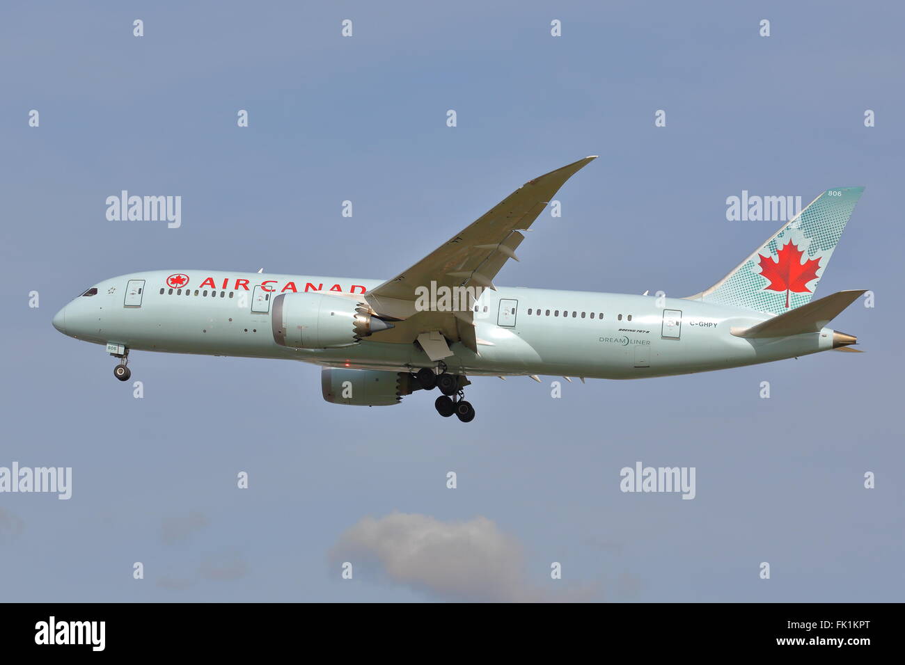 Air Canada Boeing 787-8 C-GHPY landing at London Heathrow Airport, UK ...