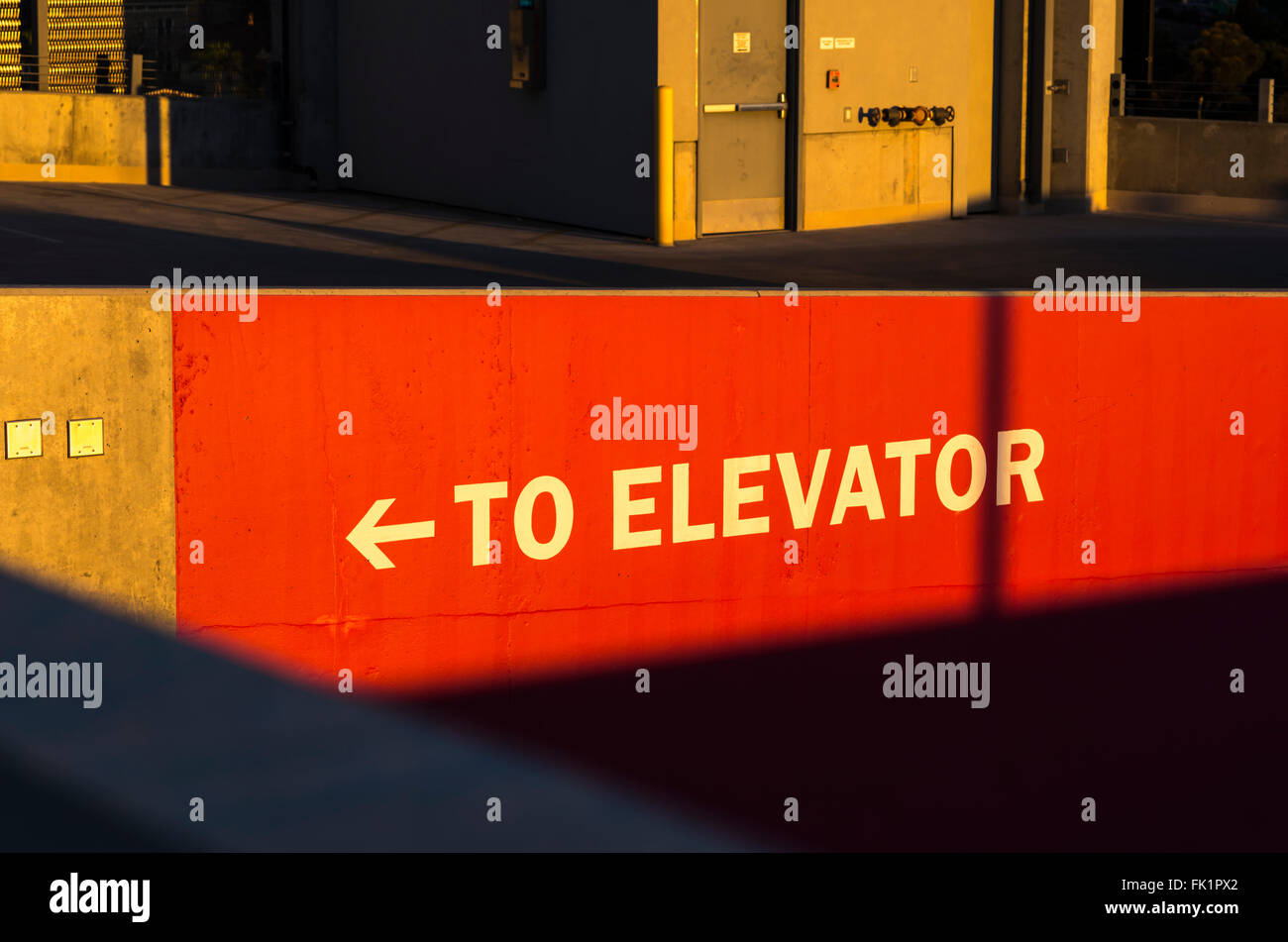 Elevator sign hi-res stock photography and images - Alamy