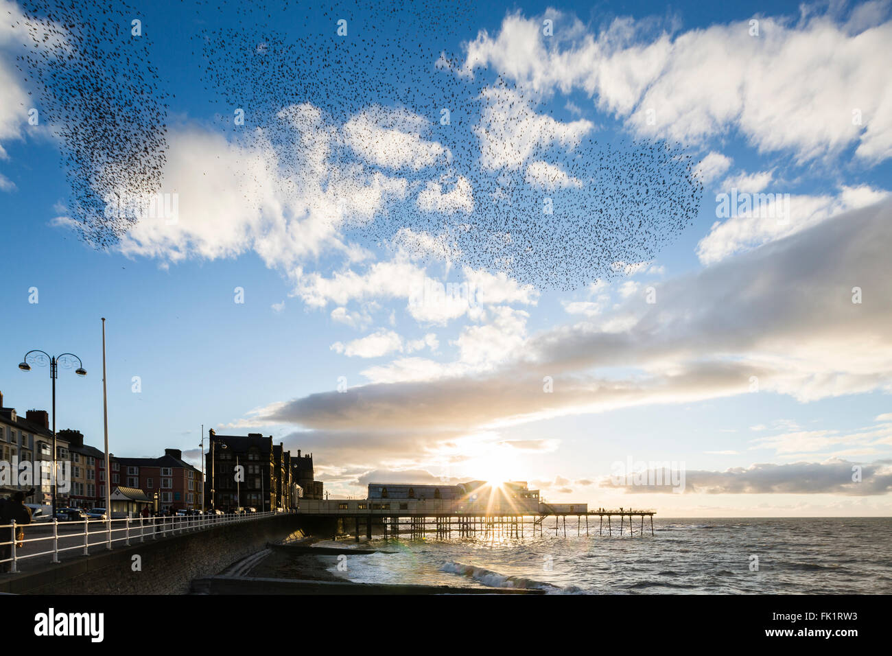 Aberystwyth, Wales, UK. 5th March, 2016. UK Weather. Th e sun sets ...