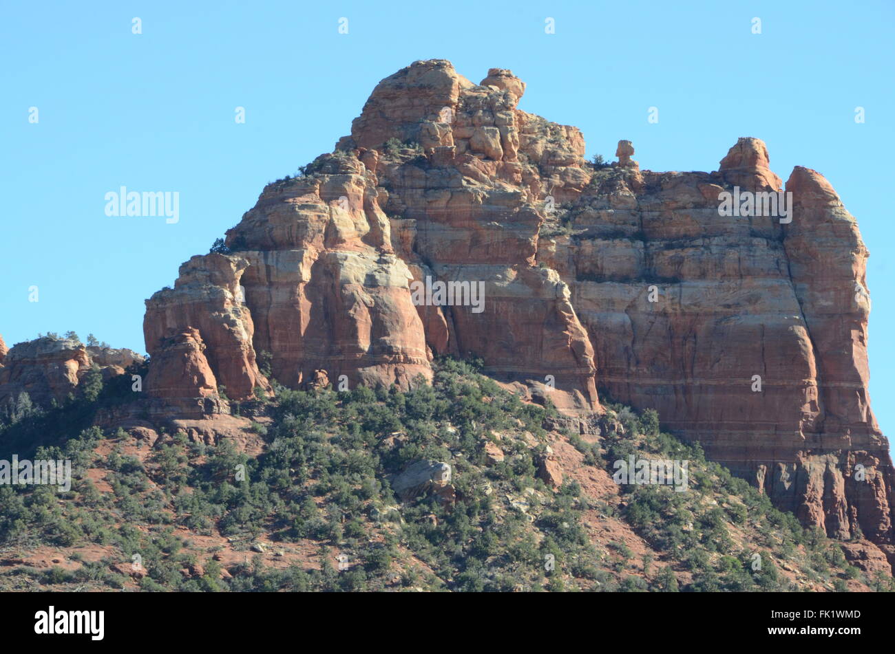 sedona arizona rock formation blue sky Stock Photo - Alamy