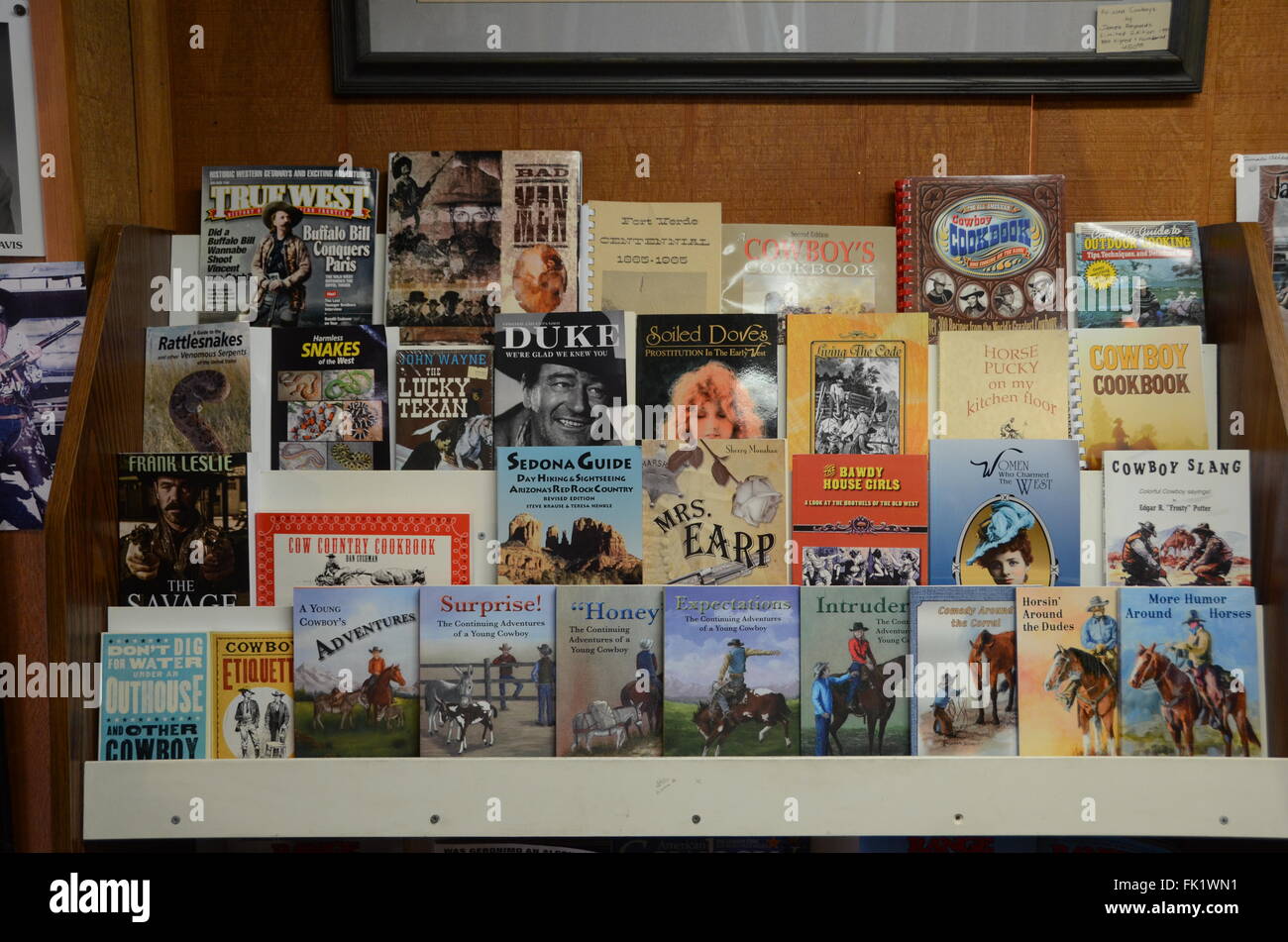 Books and magazines store hi-res stock photography and images - Alamy