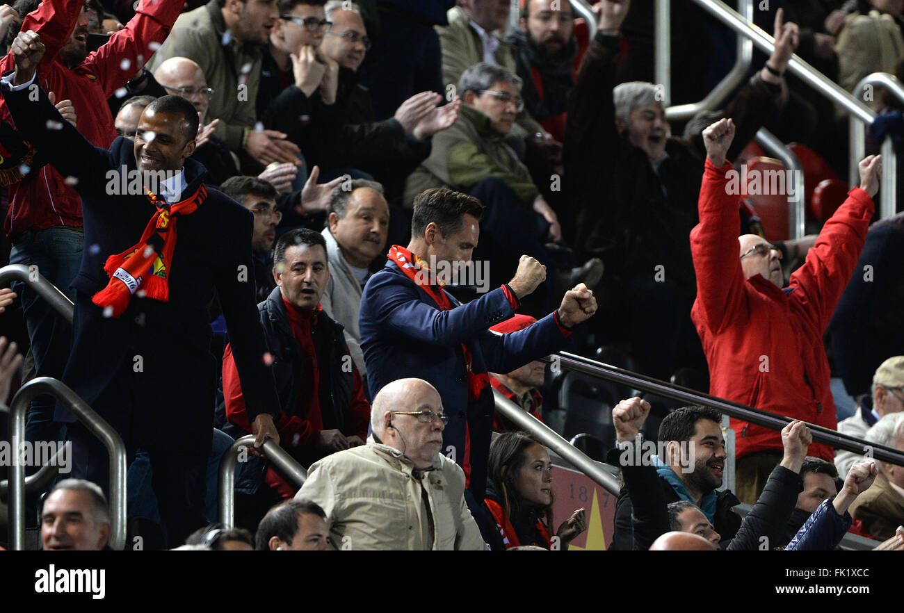 Former NBA player Steve Nash, and his fiancee Lilla Frederick in ...