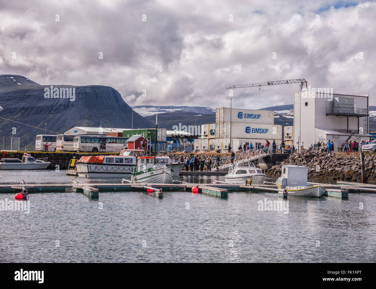Isafjordur, Westfjords, Iceland. 2nd Aug, 2015. Tourists line up to ...