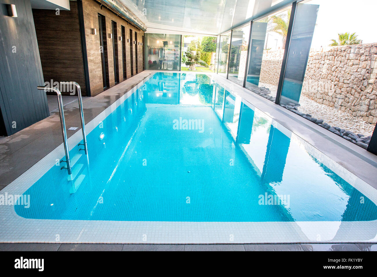 Empty interior swimming pool with relaxation area in a modern hotel ...