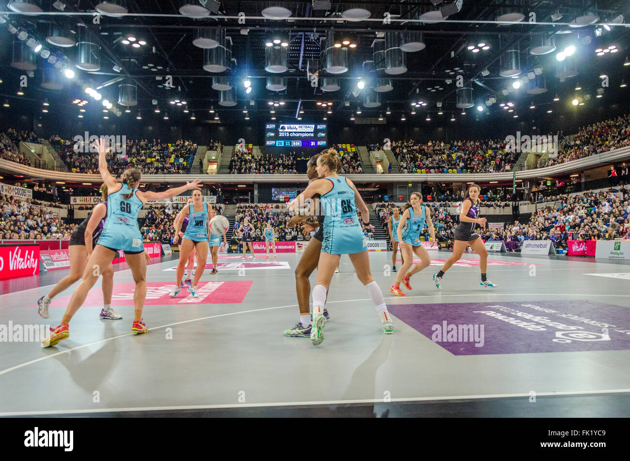 Netball match hi-res stock photography and images - Alamy