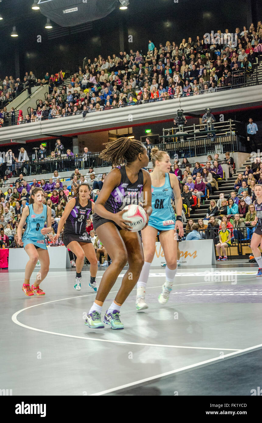 Netball match hi-res stock photography and images - Alamy
