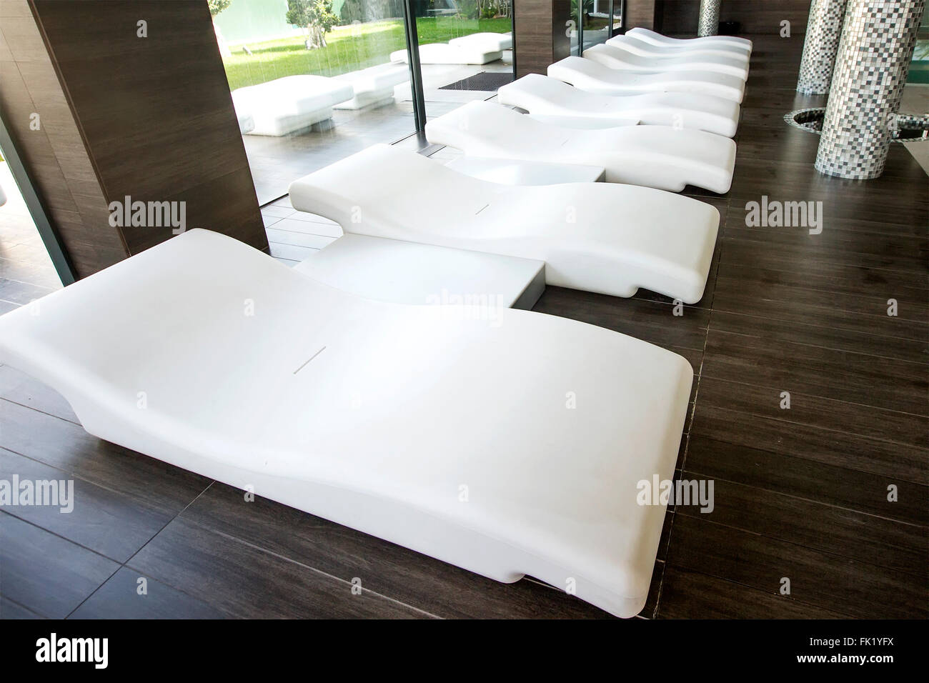 Empty interior swimming pool with relaxation area in a modern hotel ...