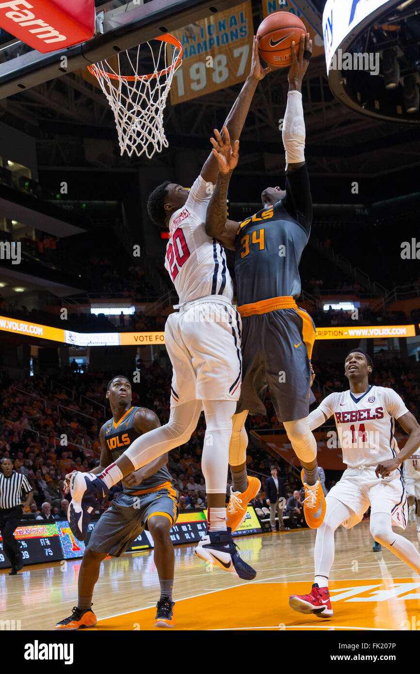 March 5, 2016: Devon Baulkman #34 of the Tennessee Volunteers tries to ...