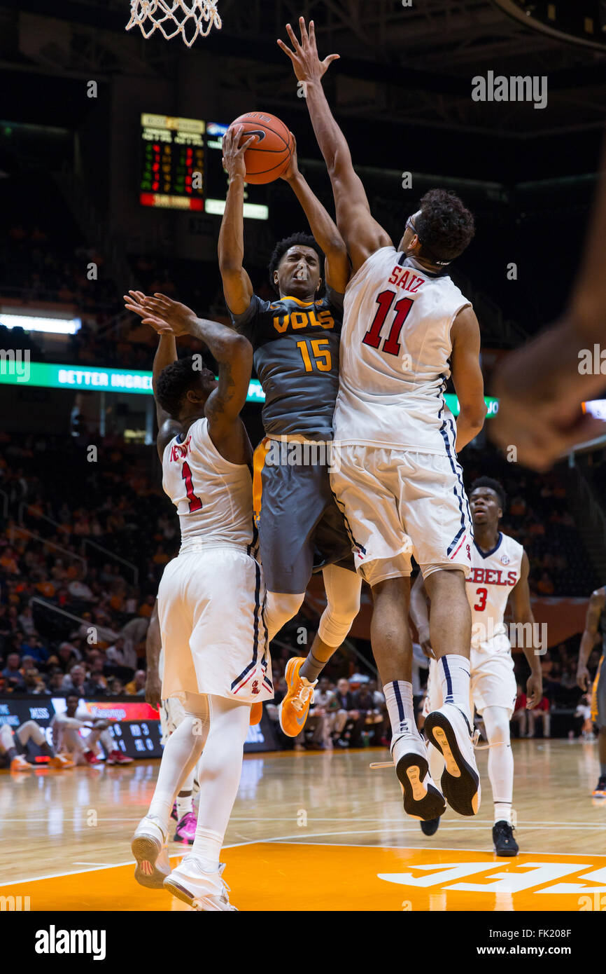 March 5, 2016: Detrick Mostella #15 of the Tennessee Volunteers shoots ...