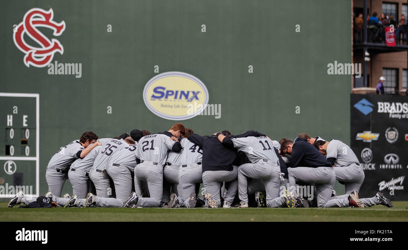 Greenville, SC, USA. 5th Mar, 2016. Gamecock players get together ...