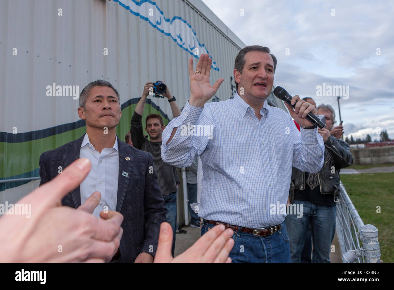 Ted Cruz speaking to the crowd Stock Photo - Alamy