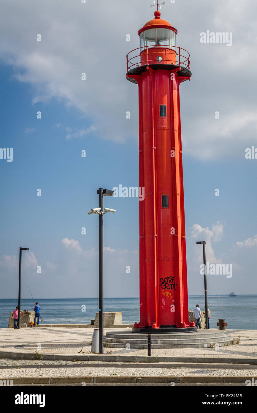 Cacilhas lisbon hi-res stock photography and images - Alamy