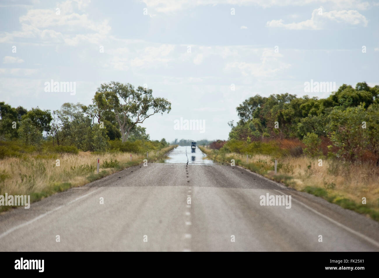 Heat waves emitting out of the road Stock Photo - Alamy