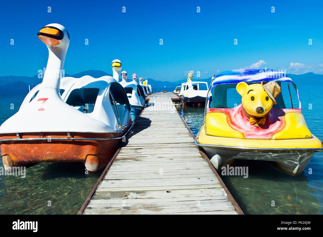 Pedal boat lake hi-res stock photography and images - Alamy