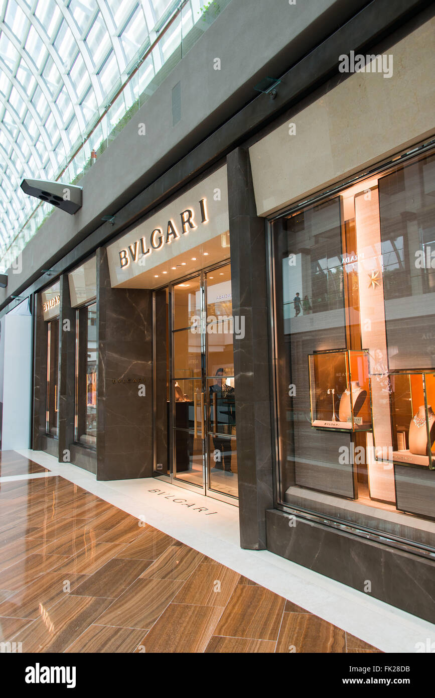 Singapore - AUGUST 5, 2014: The Shoppes shopping mall on August 5 in ...