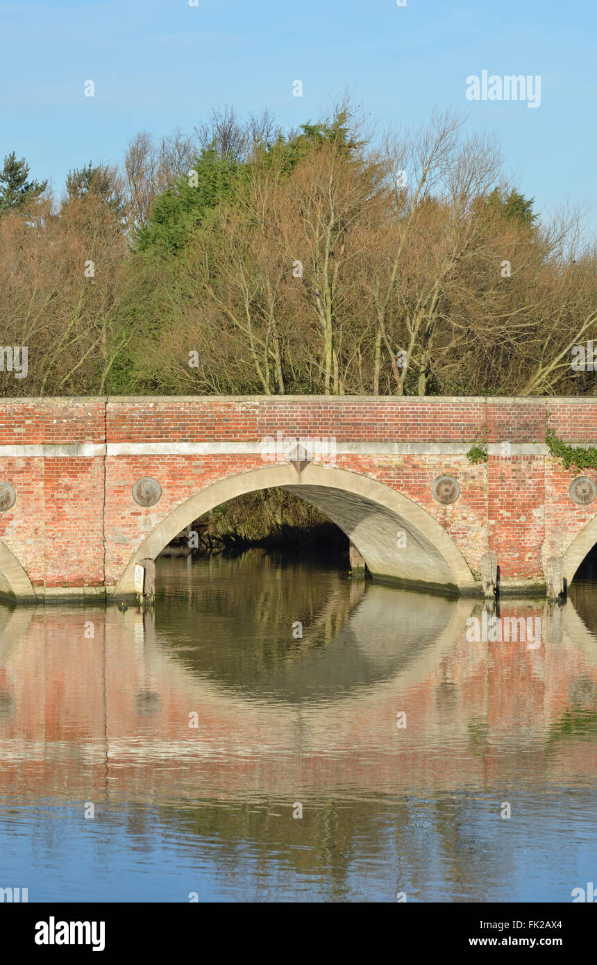 red brick bridge arch Stock Photo - Alamy