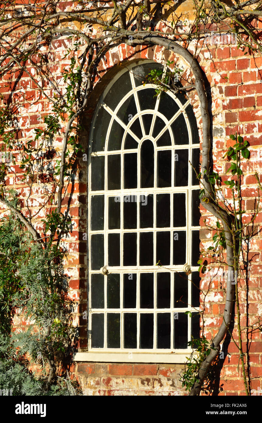 Brick wall arched windows hi-res stock photography and images - Alamy