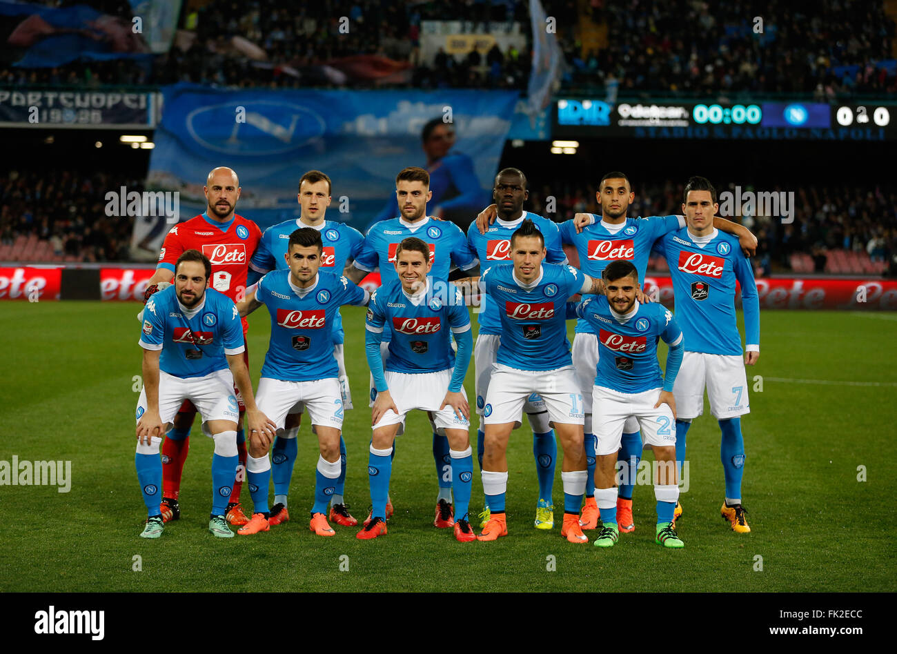 SSC Napoli team posing for the usual photos during SSC Napoli faces ...