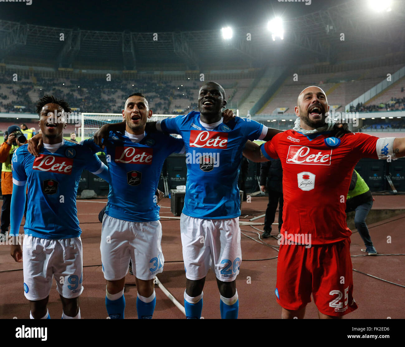 The team celebrating the victory under the curve B during SSC Napoli ...