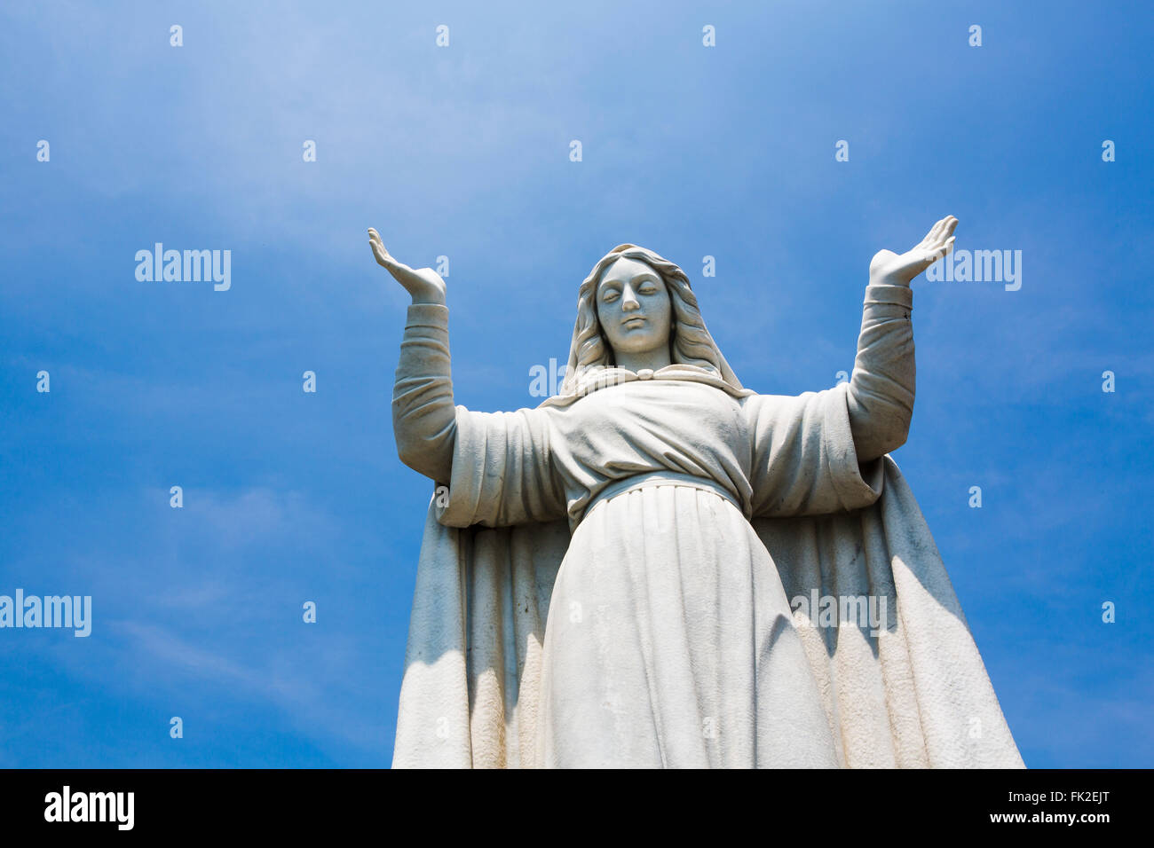Stone statue of the Virgin MAry Stock Photo - Alamy
