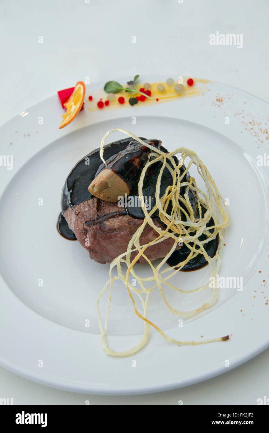 Filletto Rossini fillet steak with croutons, topped with pate and ...