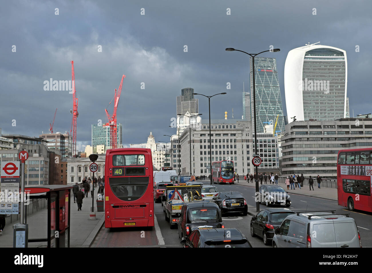 Traffic London Bridge High Resolution Stock Photography and Images - Alamy