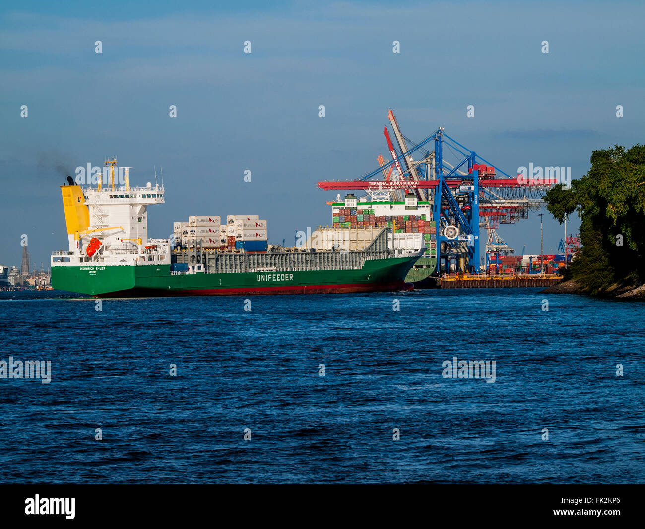 Hamburg container ship unifeeder hi-res stock photography and images ...