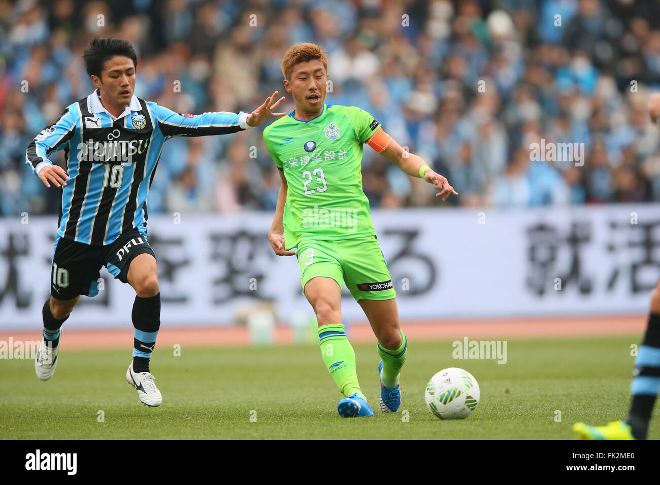 Kawasaki Todoroki Stadium, Kanagawa, Japan. 5th Mar, 2016. (L to R ...