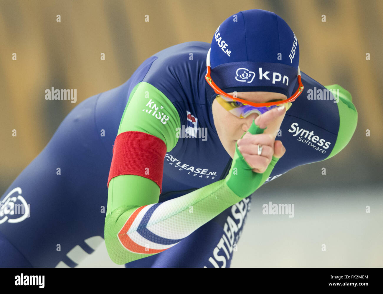 Ireen Wuest of the Netherlands starts her 3000m race against Njatun of ...