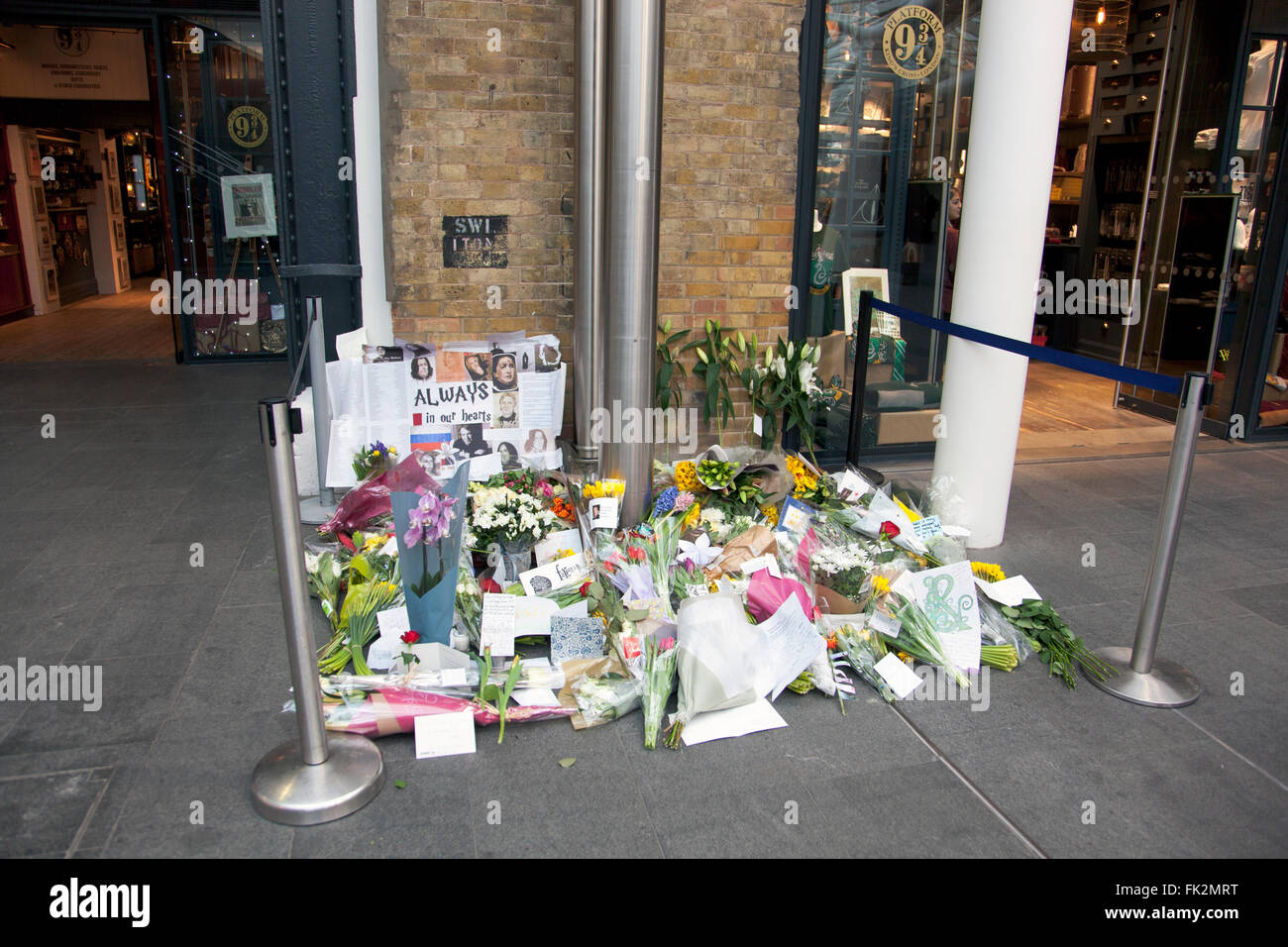 Celebrity death tribute hi-res stock photography and images - Alamy