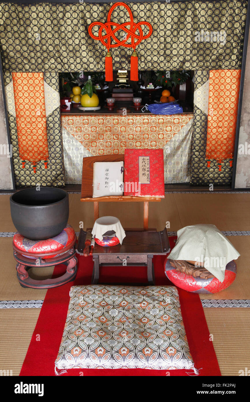 Prayer mat hi-res stock photography and images - Alamy