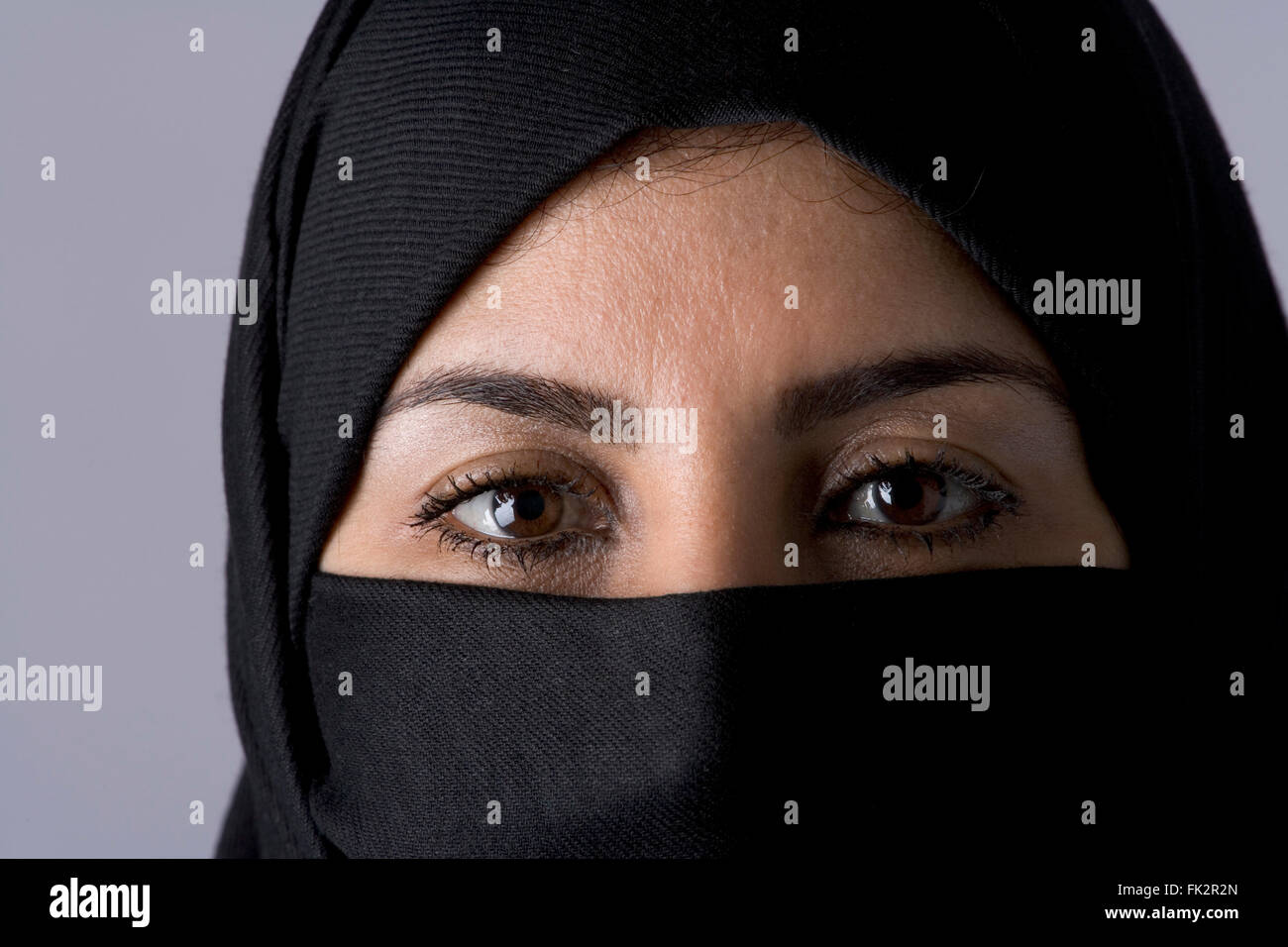 Muslim woman veil hi-res stock photography and images - Alamy